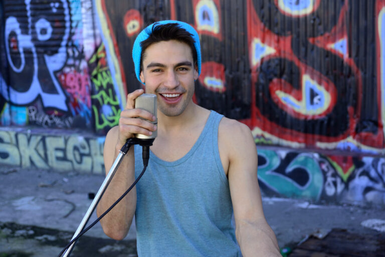 Juan Camilo JC Gonzalez: Actor y Cantautor en la Música Latina ...